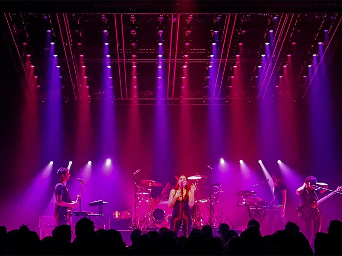 GLP X4 Atom Fixtures Form a Versatile Matrix for Izïa — TPi