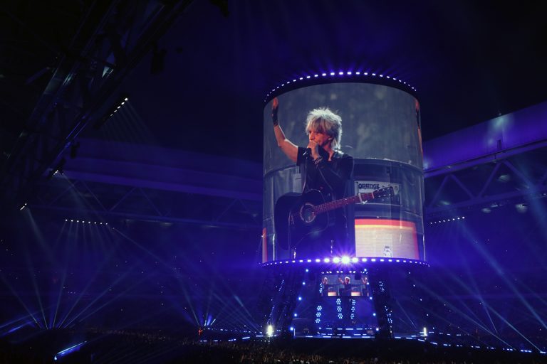 Indochine's Central Tour breaks all in-the-round conventions — TPi