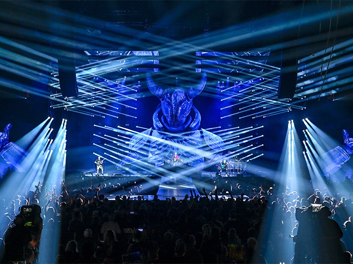 Ayrton Perseo and Domino LT fixtures Shine on Muse’s North American ...