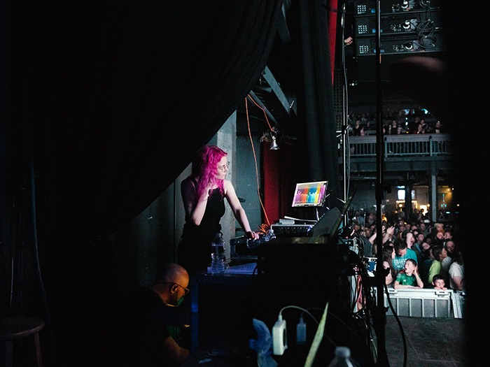 Sigri Hovde integrates KLANG:vokal into Daði Freyr's monitor rig — TPi