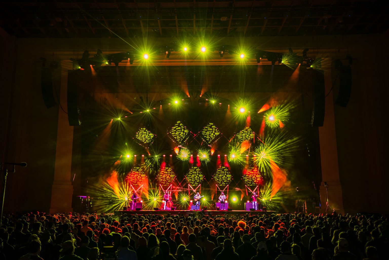 Robe hits the road with Billy Strings — TPi